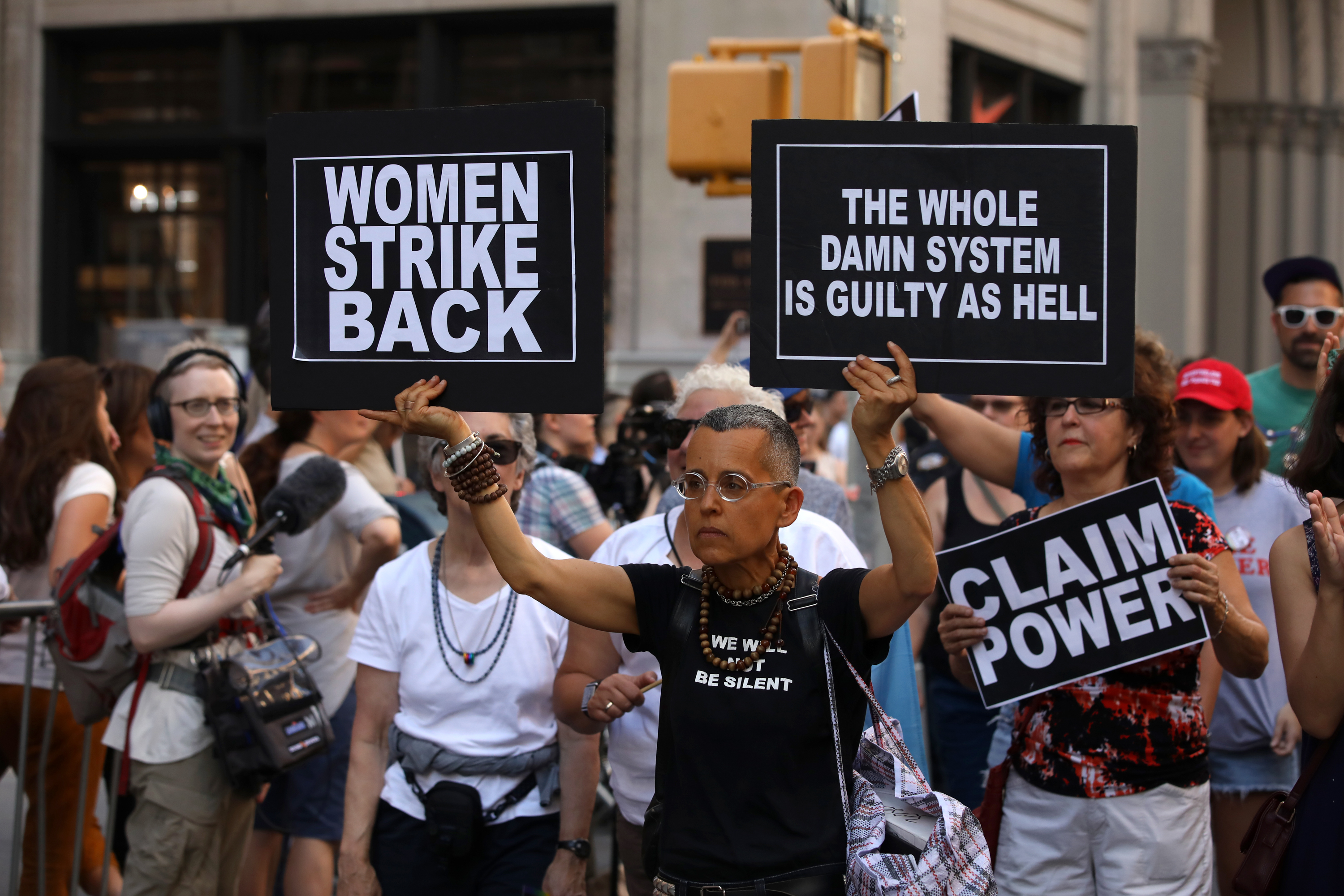In Photos Thousands Of Lesbians Protest For Dyke March Broadly