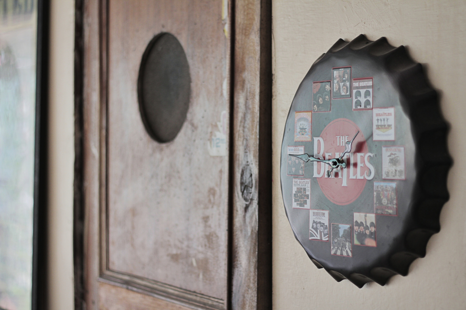 How the Beatles Continue to Influence Rishikesh’s Cafe Scene - VICE