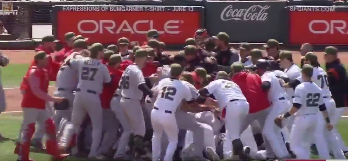 Schlägerei im Baseball nach gezieltem 160km/h-Körpertreffer - VICE