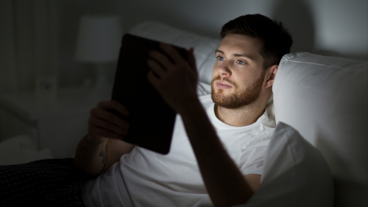 Working From Your Phone At Home Is Ruining Your Life Study Finds VICE working-from-your-phone-at-home-is-ruining-your-life-study-finds-vice