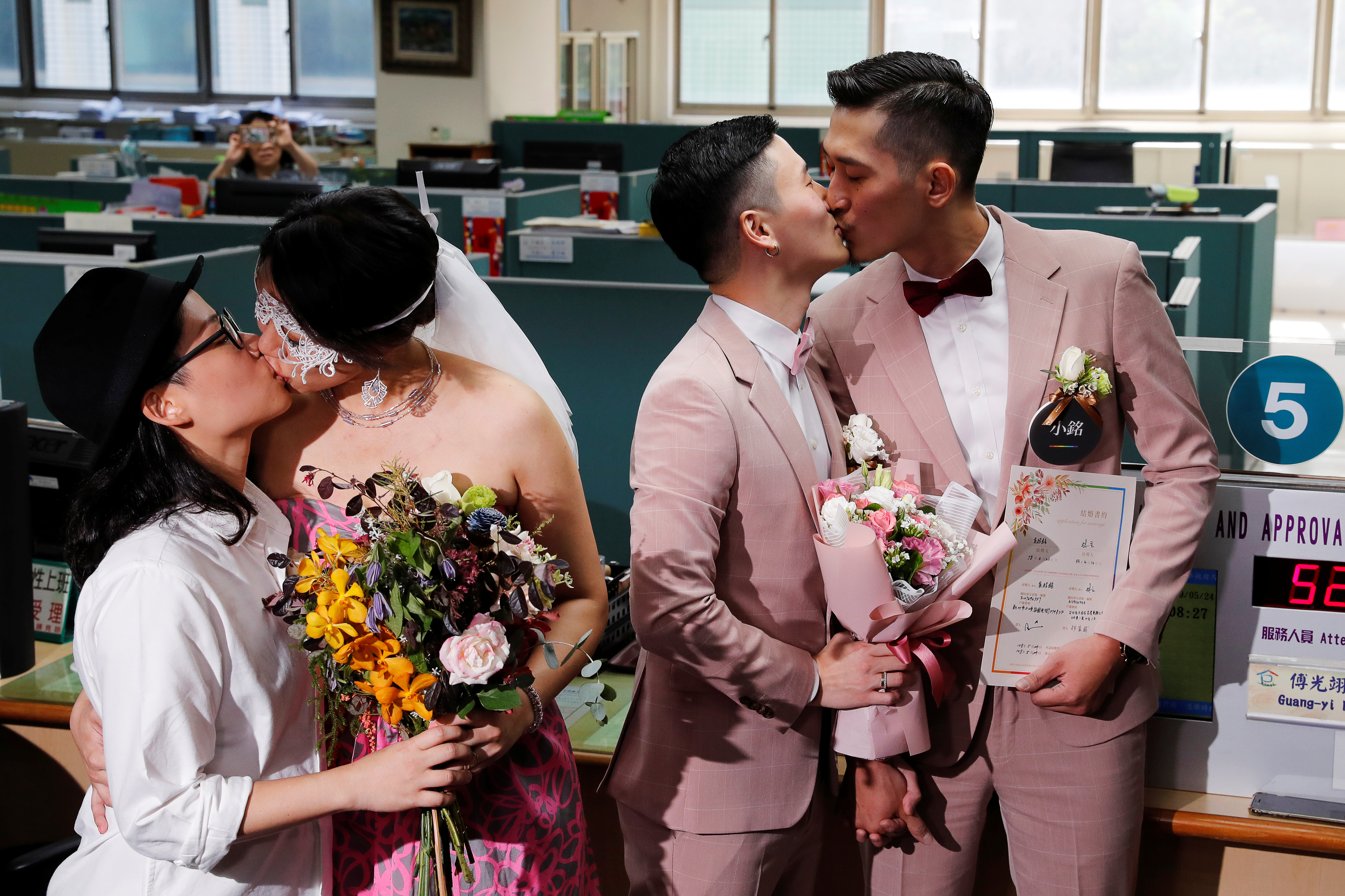 Asias First Official Same Sex Weddings Just Took Place In Taiwan