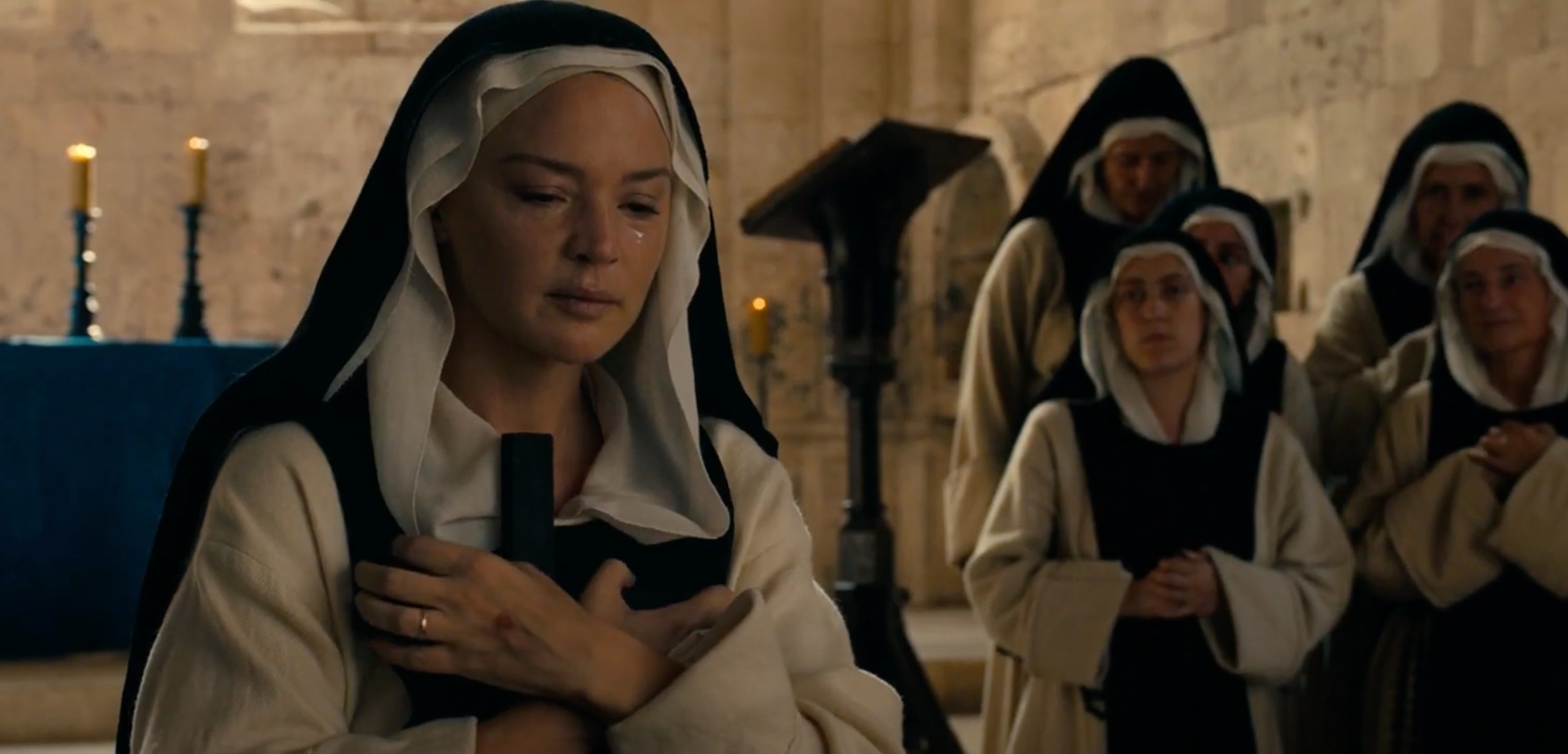Paul Verhoevens Lesbian Nun Drama Benedetta Wows Critics Erotic