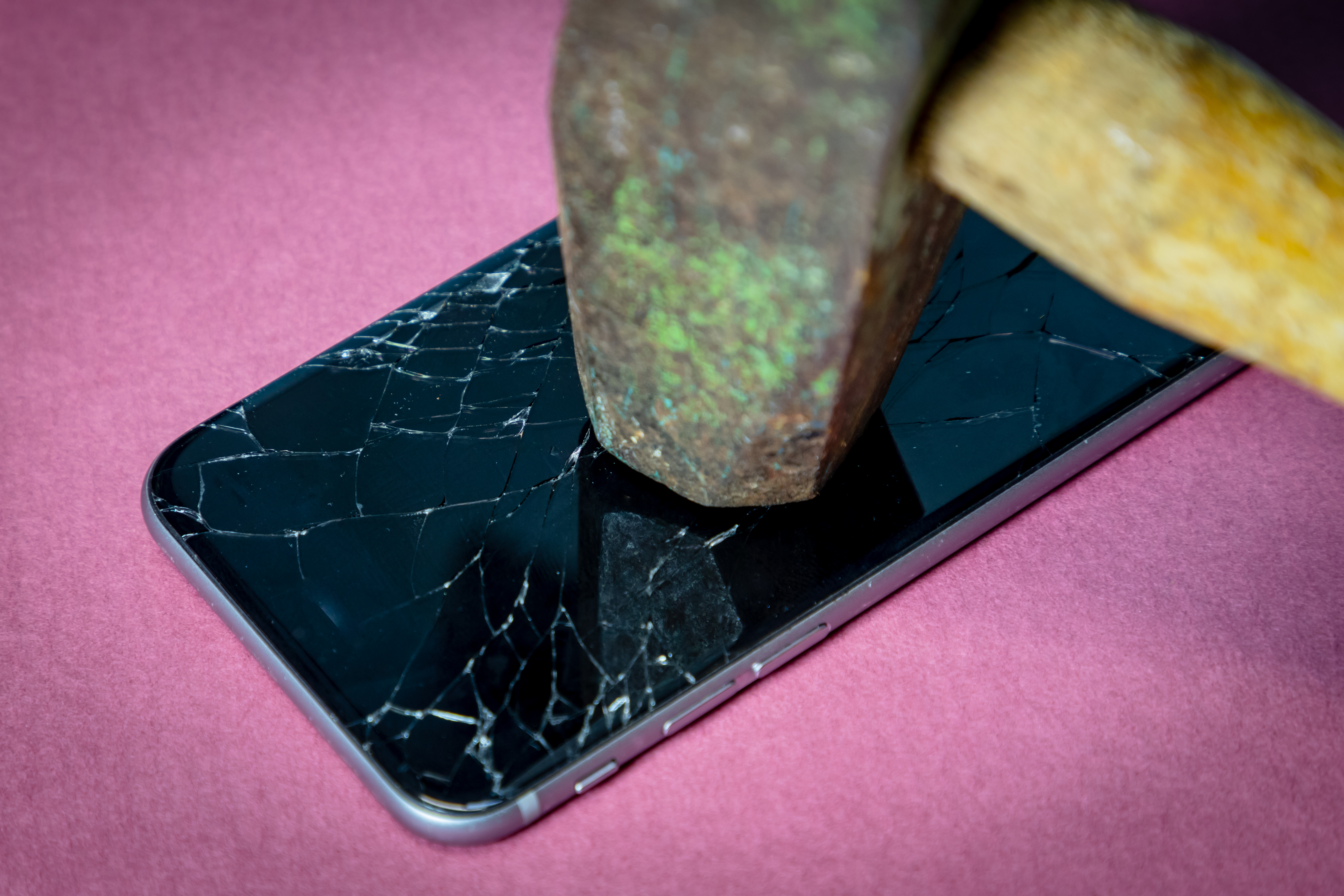 Apple ‘Still Investigating’ Unpatched and Public iPhone Vulnerabilities Apple ‘Still Investigating’ Unpatched and Public iPhone Vulnerabilities